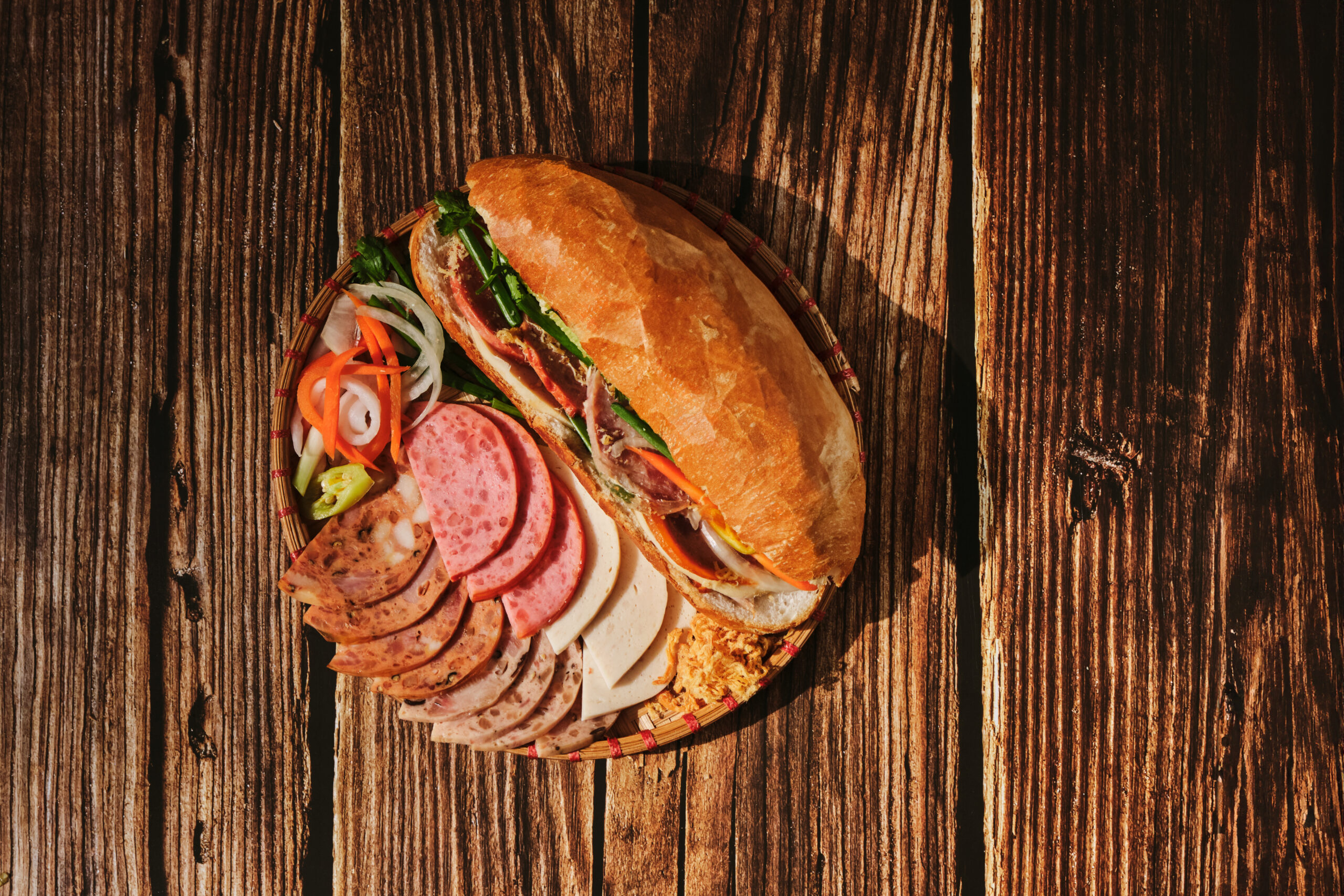 REVIEW BÁNH MÌ HUYNH HOA "ĐẮT NHẤT" SÀI GÒN CÓ GÌ NGON? - Bánh mì Huỳnh Hoa